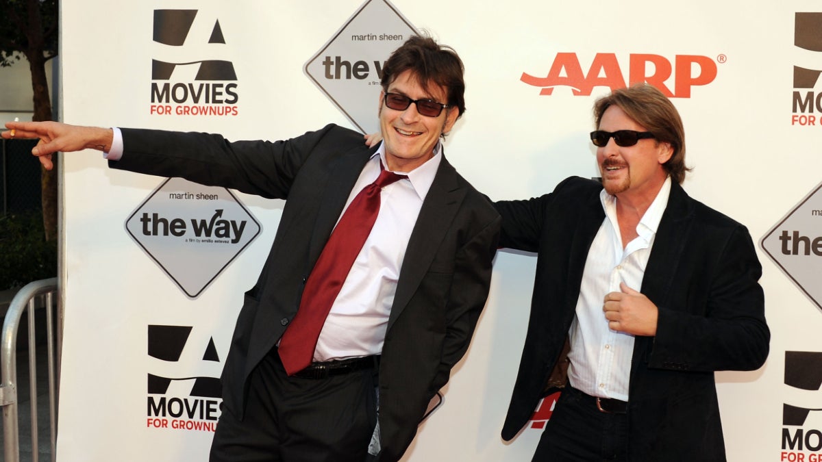 Emilio Estevez dit qu'il a «parfois» envié les parties de Charlie Sheen ...